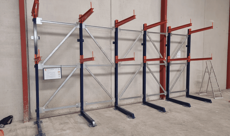 Cantilever | TECNY STAND